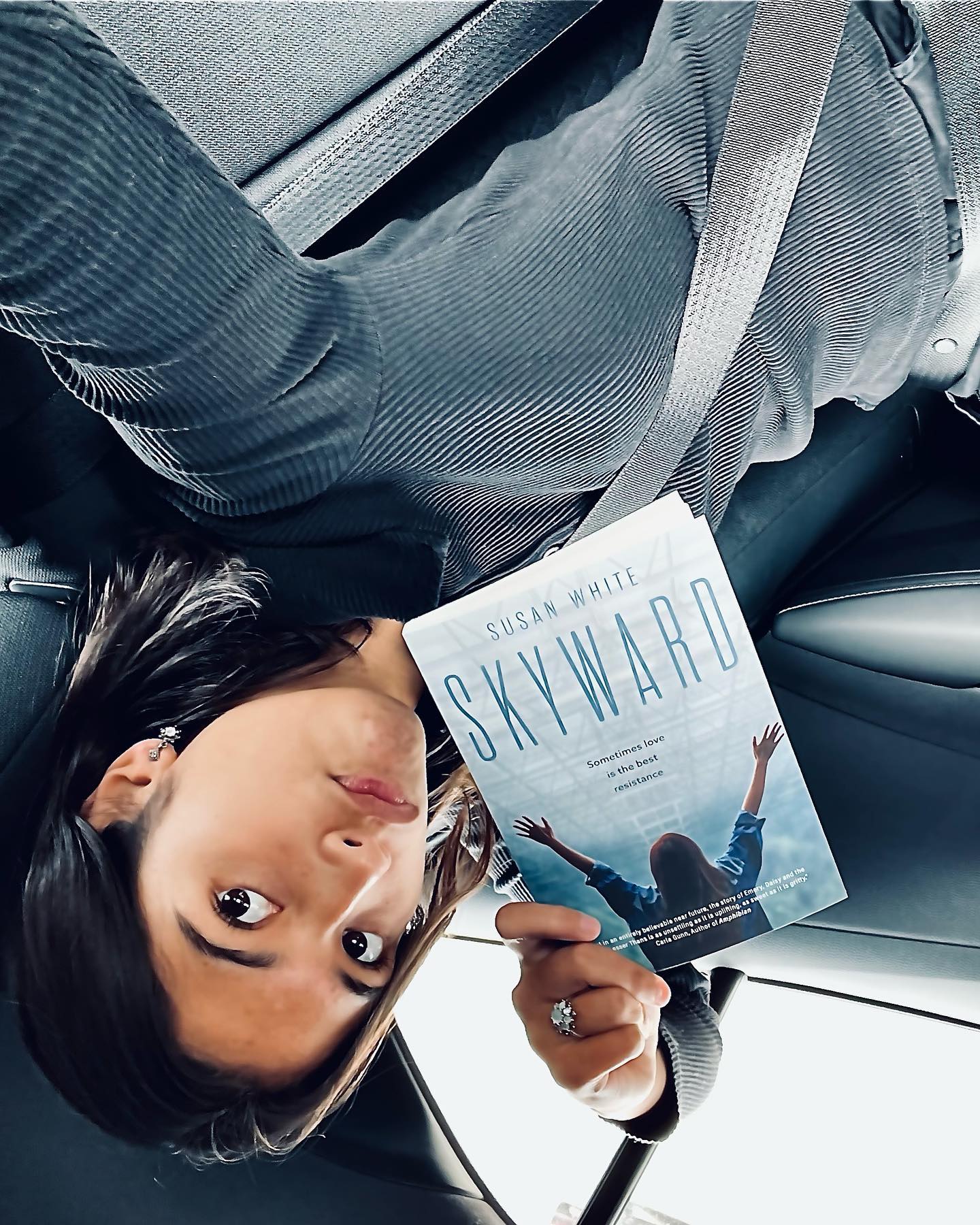 Skyward: Book Review – Ariela On the Go